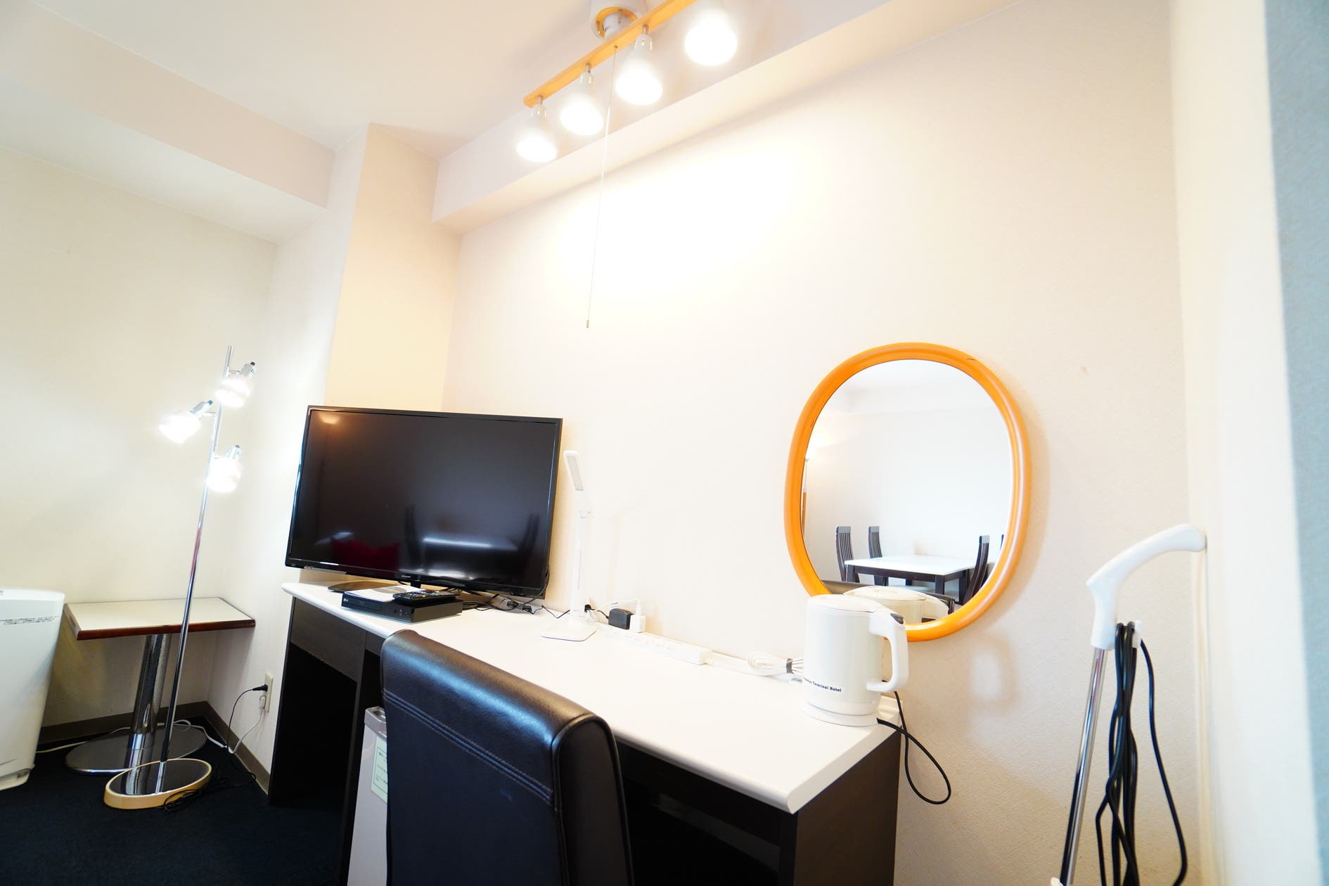 ＜豊橋駅前プライベートスペース825＞豊橋駅から徒歩1分⭐️光回線Wi-Fi/テレビあり！会議/打ち合わせ/商談/パーティーにもの写真9