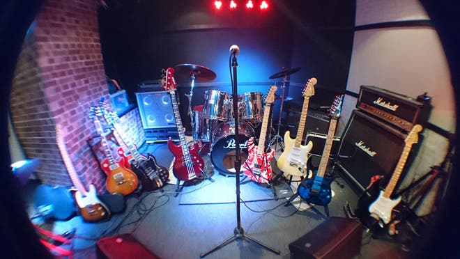 Rock Bar(ロックバー)で楽器演奏・カラオケ・ライブ!ギター配信や演奏してみたの撮影にも♪の写真1