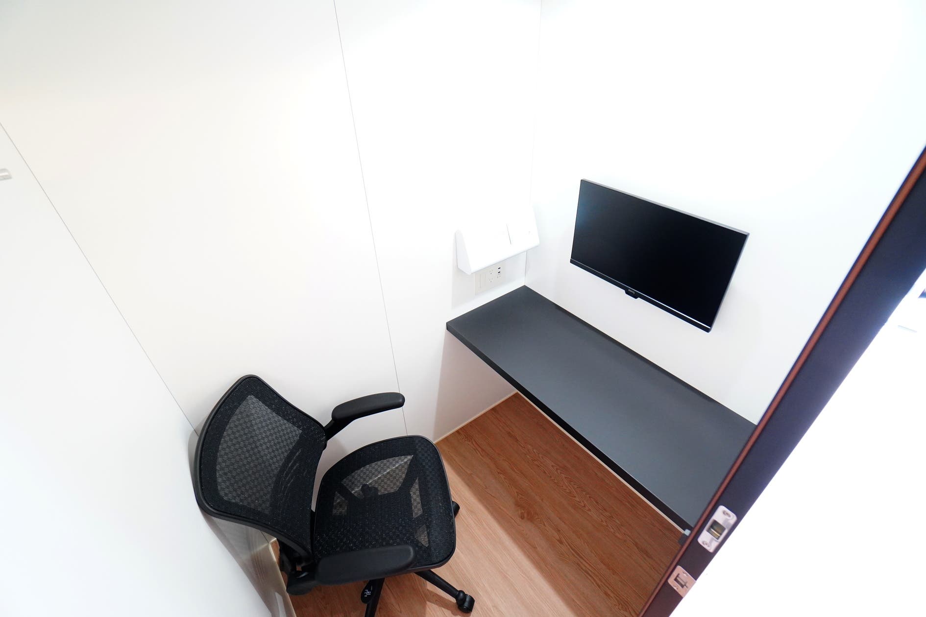 ✨高速Wi-Fi✨＜MARUI TOCLUS WORK No.2 LARGE＞広めブース！モニター有/テレワーク/Web会議の写真1