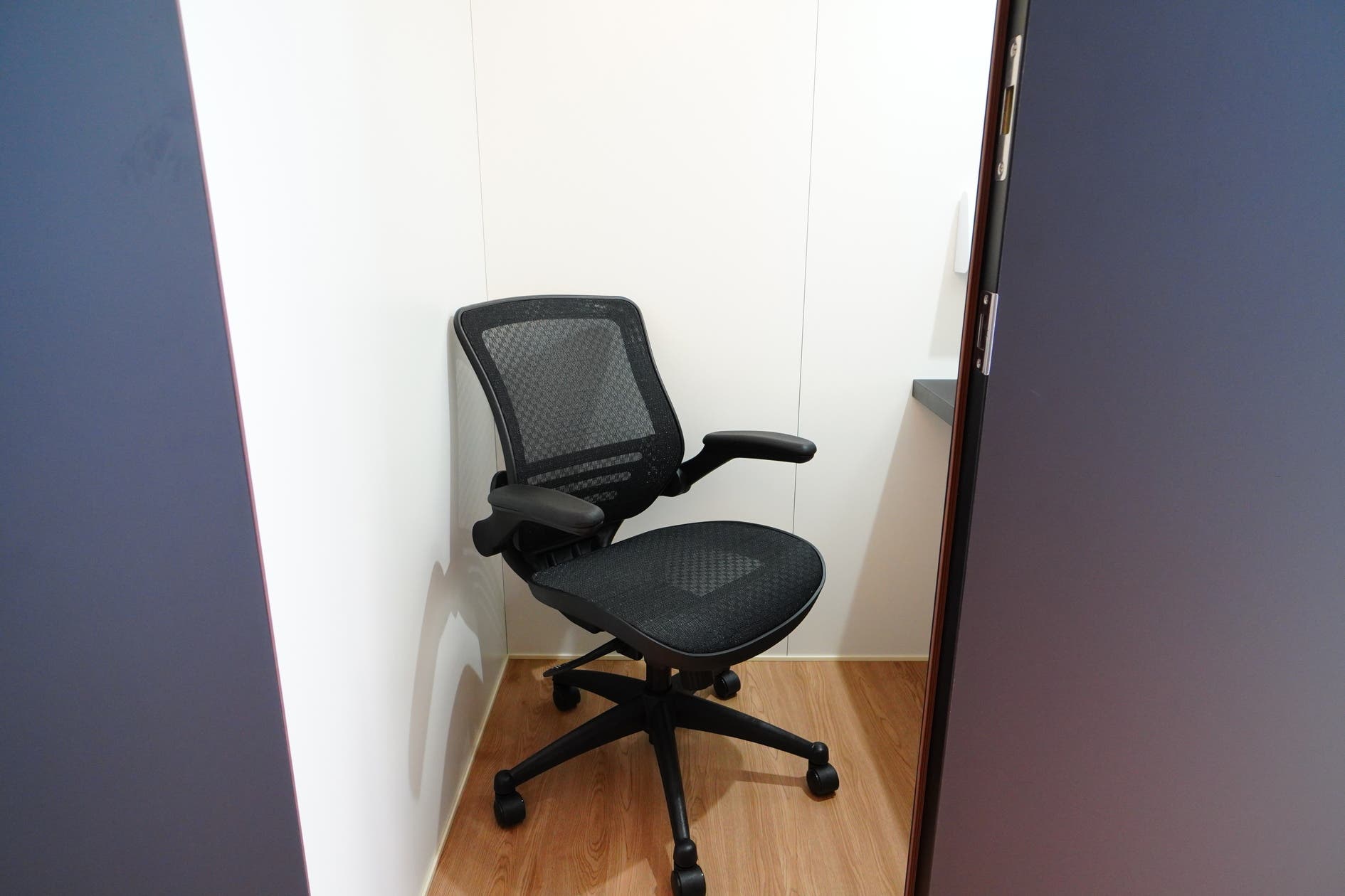 ✨高速Wi-Fi✨＜MARUI TOCLUS WORK No.2 LARGE＞広めブース！モニター有/テレワーク/Web会議の写真7