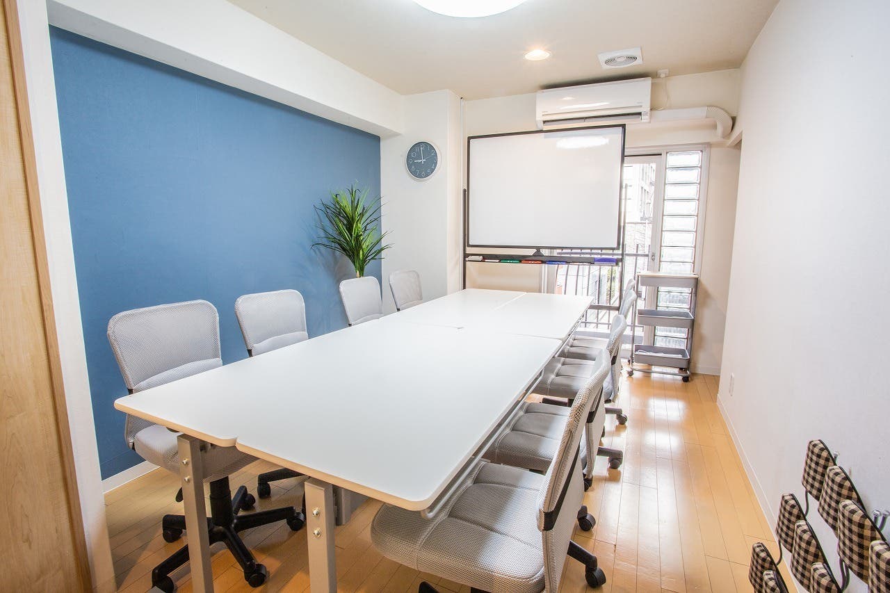 【新宿駅南口4分！新宿三丁目駅E6出口すぐ！12名利用可！】WiFi・ホワイトボード全て無料！コモンズ会議室 新宿高島屋前２の写真1