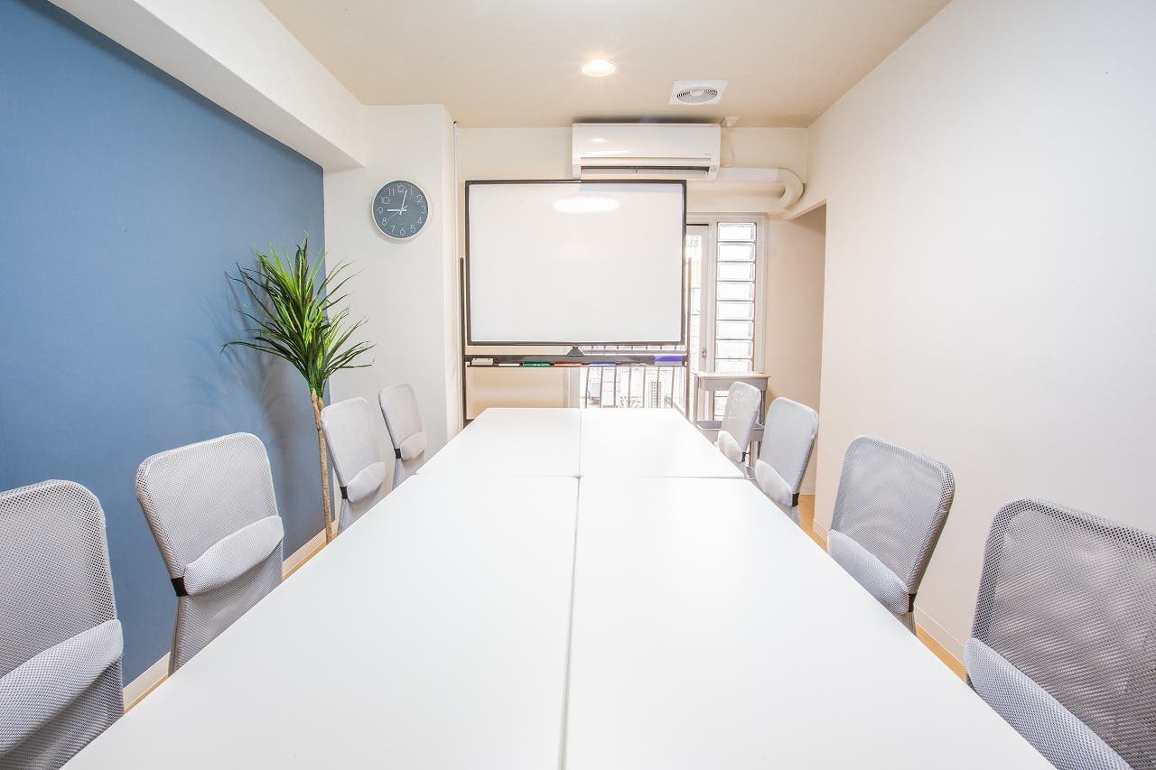 【新宿駅南口4分！新宿三丁目駅E6出口すぐ！12名利用可！】WiFi・ホワイトボード全て無料！コモンズ会議室 新宿高島屋前２の写真2