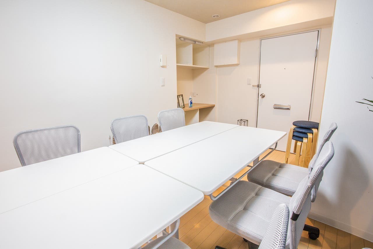 【新宿駅南口4分！新宿三丁目駅E6出口すぐ！12名利用可！】WiFi・ホワイトボード全て無料！コモンズ会議室 新宿高島屋前２の写真4