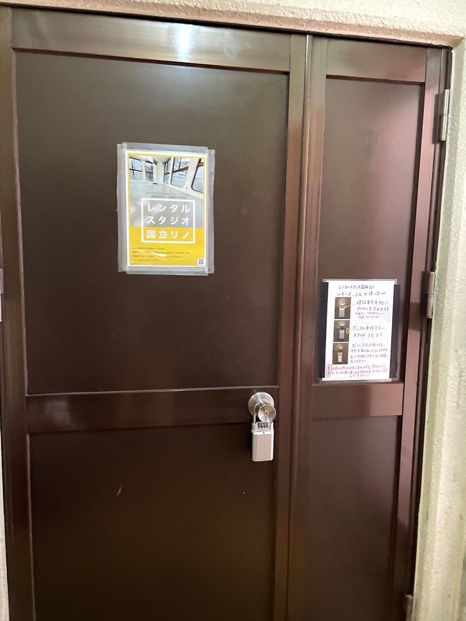 国立でダンスやヨガができるスタジオ/ ダンスに最適リノリウム床材/2.0m x 3.6mの大型鏡　レンタルスタジオ国立リノの写真16