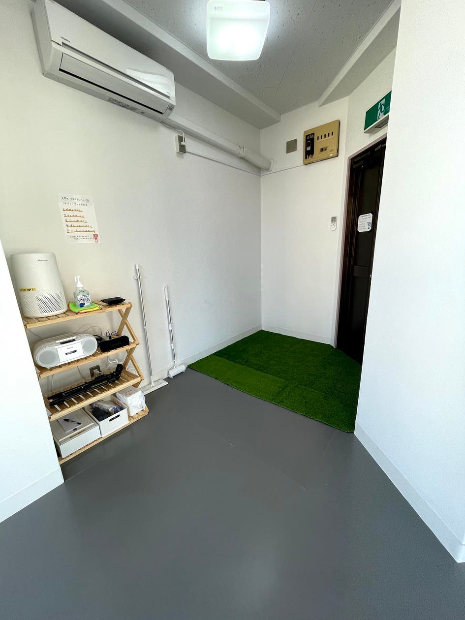 国立でダンスやヨガができるスタジオ/ ダンスに最適リノリウム床材/2.0m x 3.6mの大型鏡　レンタルスタジオ国立リノの写真7