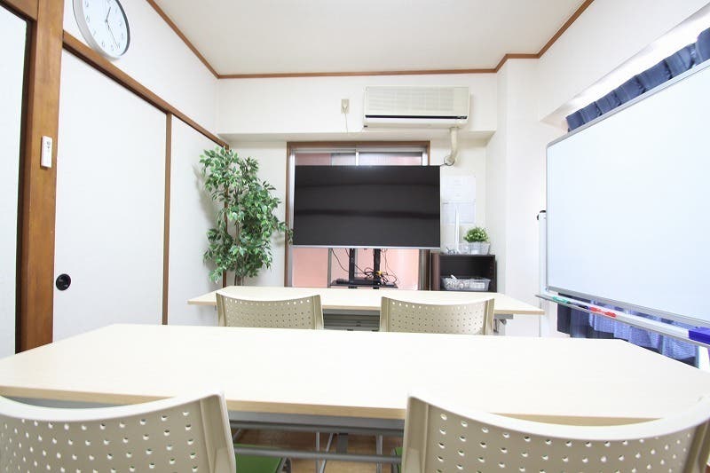 ⭐聖蹟桜ヶ丘駅2分！10名利用可⭐50型モニタ/光回線/WiFi/FireTV/BlurayDVD/施術台/キッチン全無料！の写真7