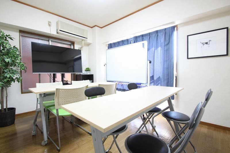 ⭐聖蹟桜ヶ丘駅2分！10名利用可⭐50型モニタ/光回線/WiFi/FireTV/BlurayDVD/施術台/キッチン全無料！の写真9