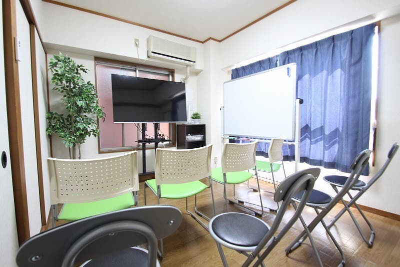 ⭐聖蹟桜ヶ丘駅2分！10名利用可⭐50型モニタ/光回線/WiFi/FireTV/BlurayDVD/施術台/キッチン全無料！の写真10