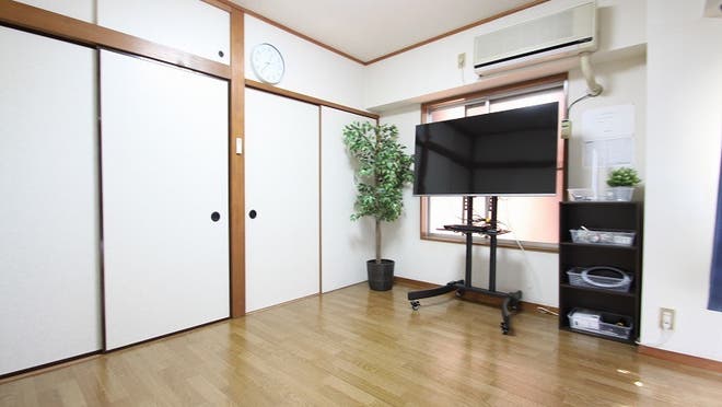 ⭐聖蹟桜ヶ丘駅2分!10名利用可⭐50型モニタ/光回線/WiFi/FireTV/BlurayDVD/施術台/キッチン全無料!の写真12