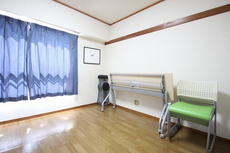 ⭐聖蹟桜ヶ丘駅2分！10名利用可⭐50型モニタ/光回線/WiFi/FireTV/BlurayDVD/施術台/キッチン全無料！の写真15