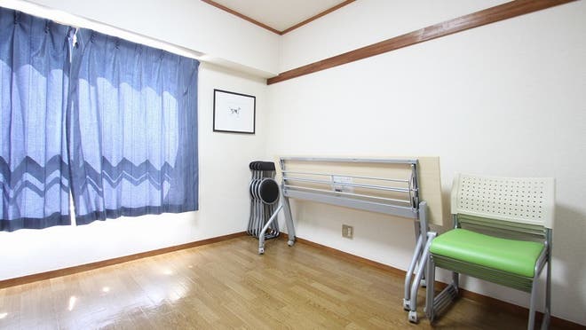 ⭐聖蹟桜ヶ丘駅2分!10名利用可⭐50型モニタ/光回線/WiFi/FireTV/BlurayDVD/施術台/キッチン全無料!の写真15