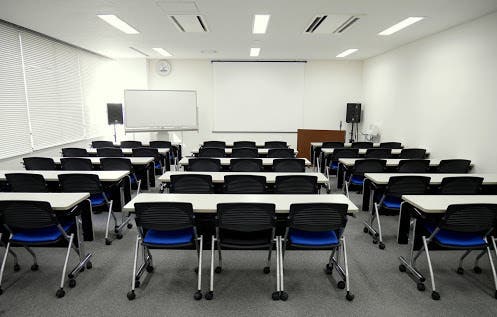 【新宿】アクセス抜群！清潔感があり集中できる貸し会議室の写真1