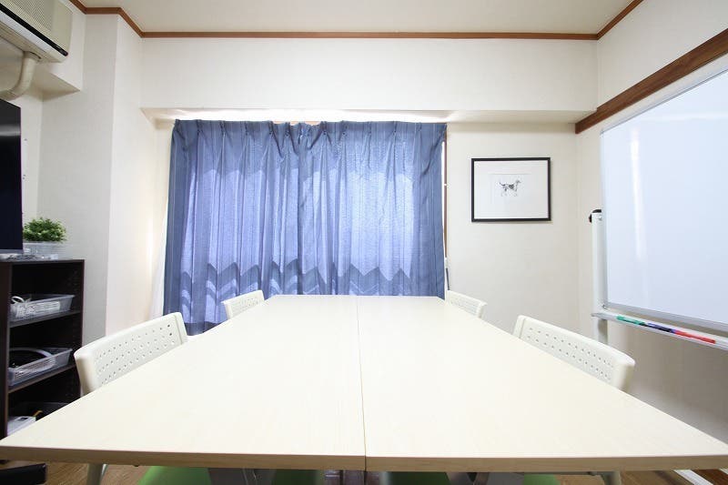 ⭐聖蹟桜ヶ丘駅2分！10名利用可⭐50型モニタ/光回線/WiFi/FireTV/BlurayDVD/施術台/キッチン全無料！の写真5
