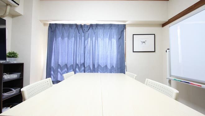 ⭐聖蹟桜ヶ丘駅2分!10名利用可⭐50型モニタ/光回線/WiFi/FireTV/BlurayDVD/施術台/キッチン全無料!の写真5