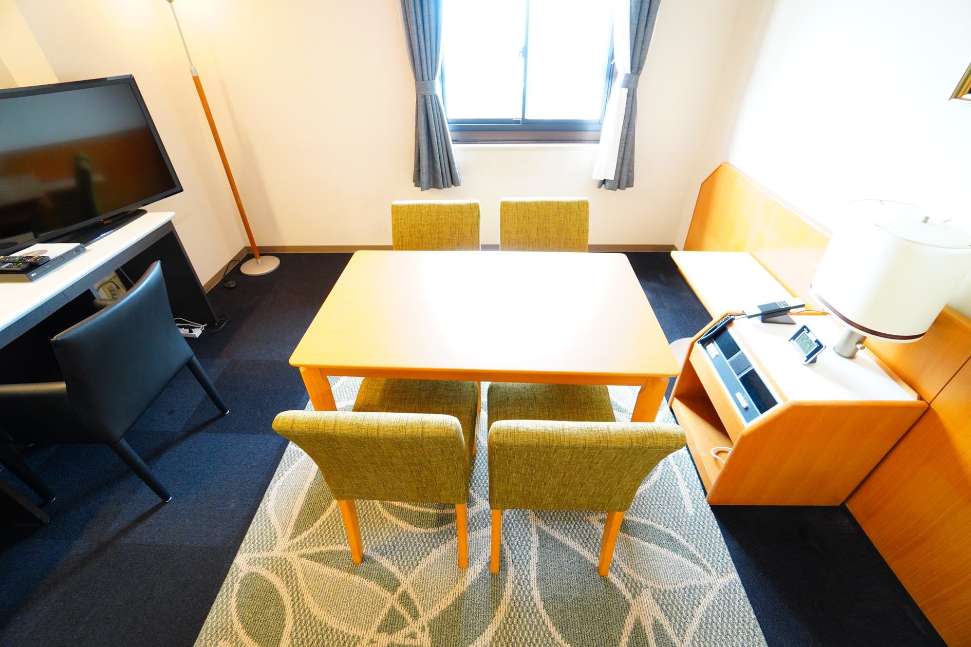 ＜豊橋駅前プライベートスペース826＞豊橋駅から徒歩1分⭐️光回線Wi-Fi/テレビあり！会議/打ち合わせ/商談/パーティーにもの写真5