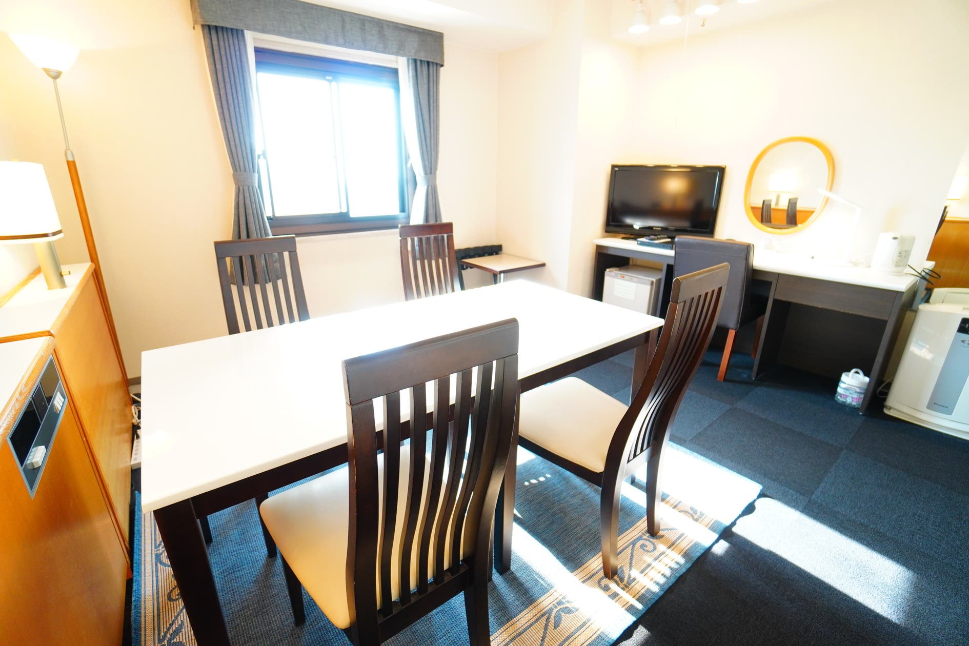 ＜豊橋駅前プライベートスペース827＞豊橋駅から徒歩1分⭐️光回線Wi-Fi/テレビあり！会議/打ち合わせ/商談/パーティーにもの写真2