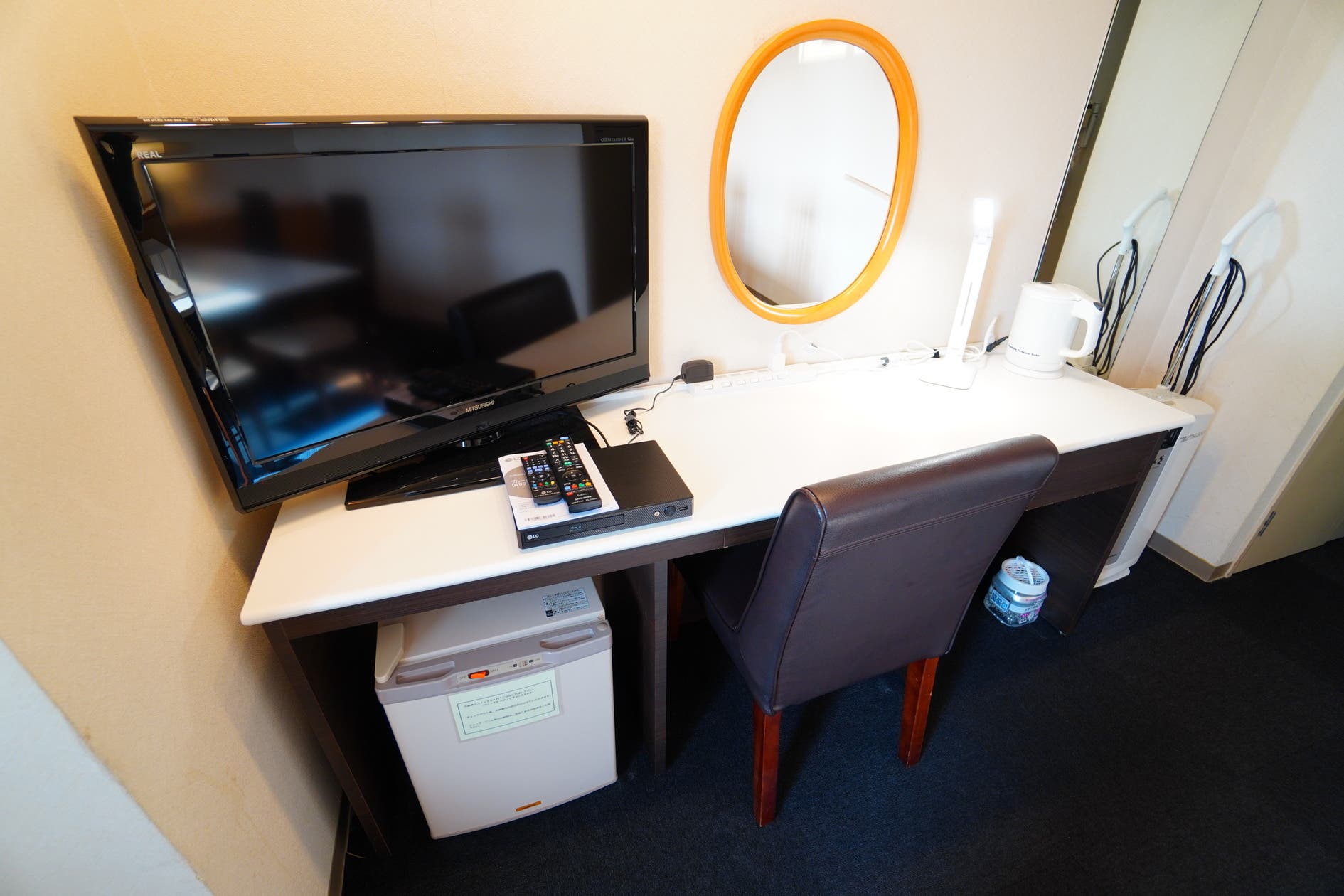 ＜豊橋駅前プライベートスペース827＞豊橋駅から徒歩1分⭐️光回線Wi-Fi/テレビあり！会議/打ち合わせ/商談/パーティーにもの写真4