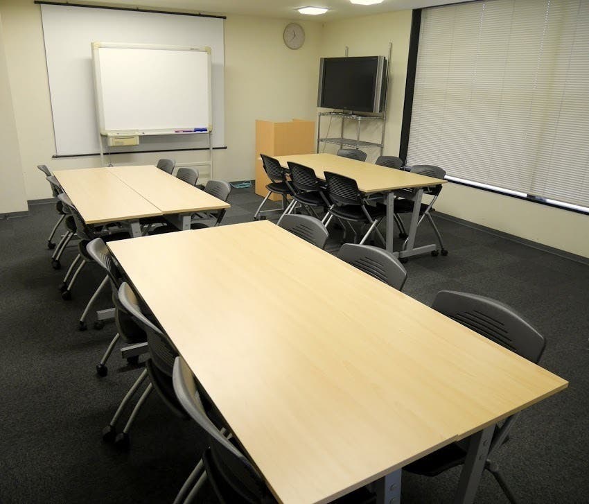 【青山】アクセス抜群！清潔感のあるゆったりとした小会議室　最大18名様の写真3