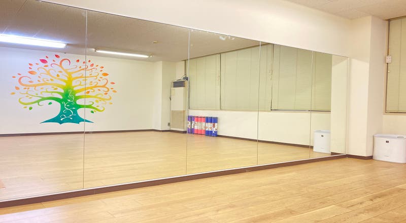 【近鉄奈良駅徒歩1分】ダンスができるレンタルスタジオ/鏡面2面（4.5mと2.7m）/フローリング/ダンス、ヨガ、会議室等