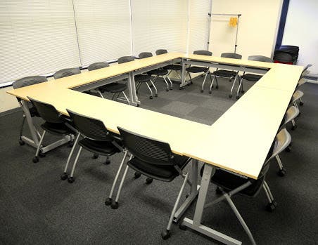 【青山】アクセス抜群！清潔感のあるゆったりとした小会議室　最大18名様の写真4