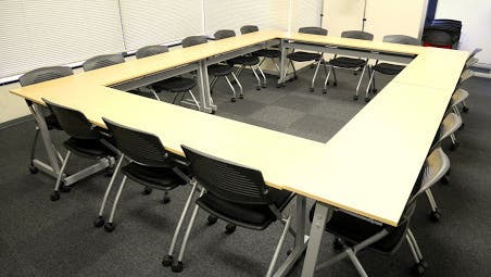 【青山】アクセス抜群!清潔感のあるゆったりとした小会議室 最大18名様の写真4