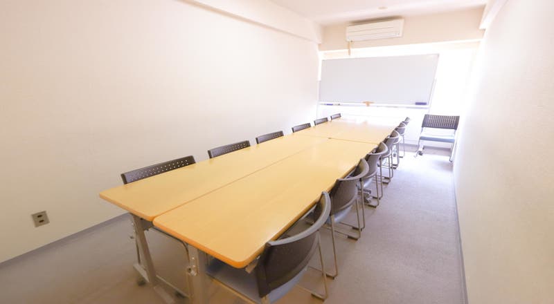 【新宿駅D5出口30秒！13名利用可！】完全個室！綺麗な室内！ホワイトボード完備！コモンズ会議室 新宿西口