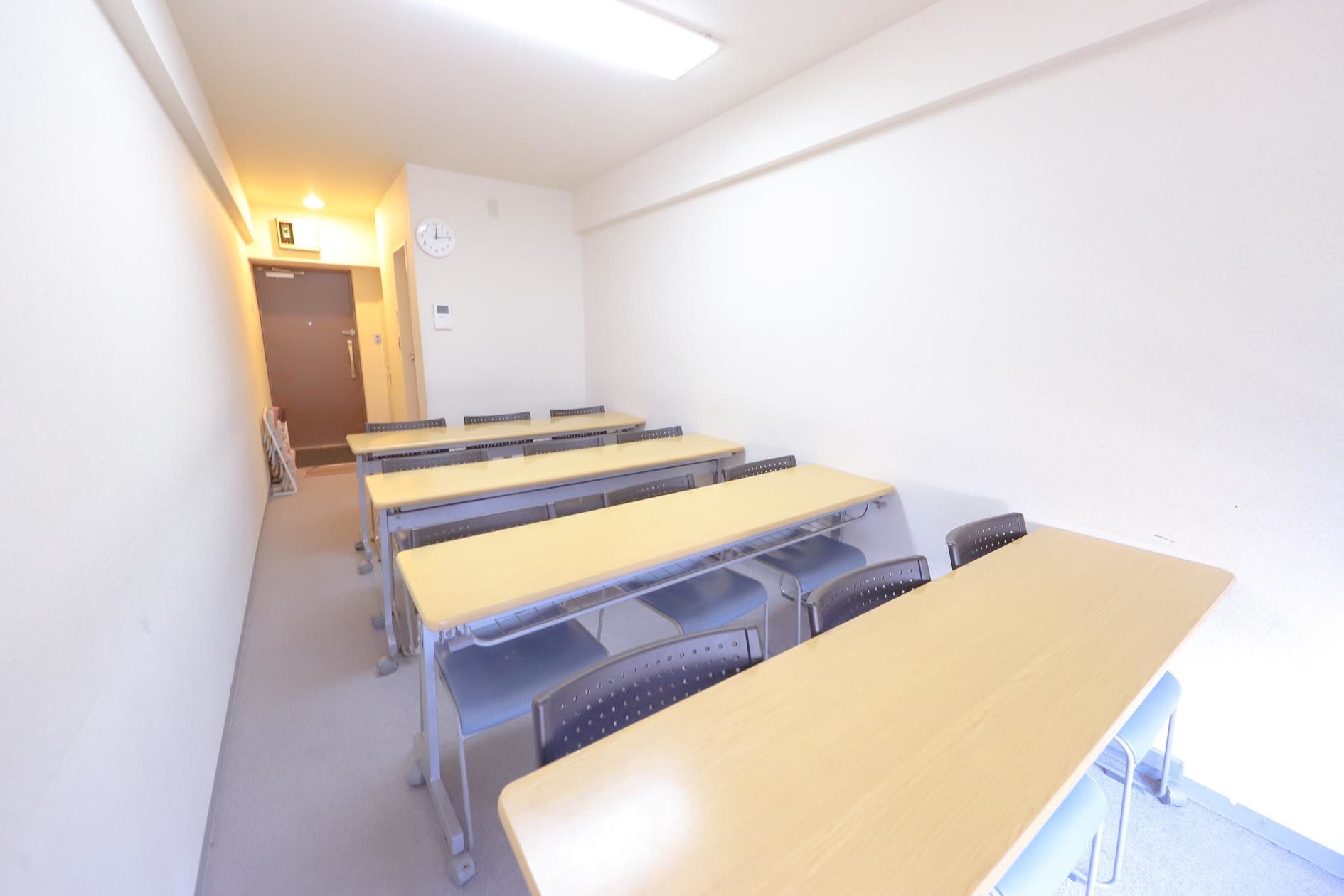 【新宿駅D5出口30秒！13名利用可！】完全個室！綺麗な室内！ホワイトボード完備！コモンズ会議室 新宿西口の写真10