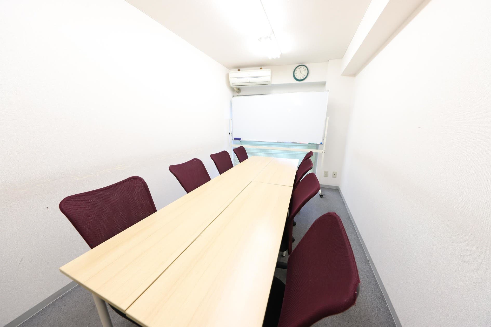 【新宿駅新南口1分！新宿三丁目駅E6出口30秒！10名利用可！】WiFi・ホワイトボード全て無料！コモンズ会議室 新宿高島屋前の写真3