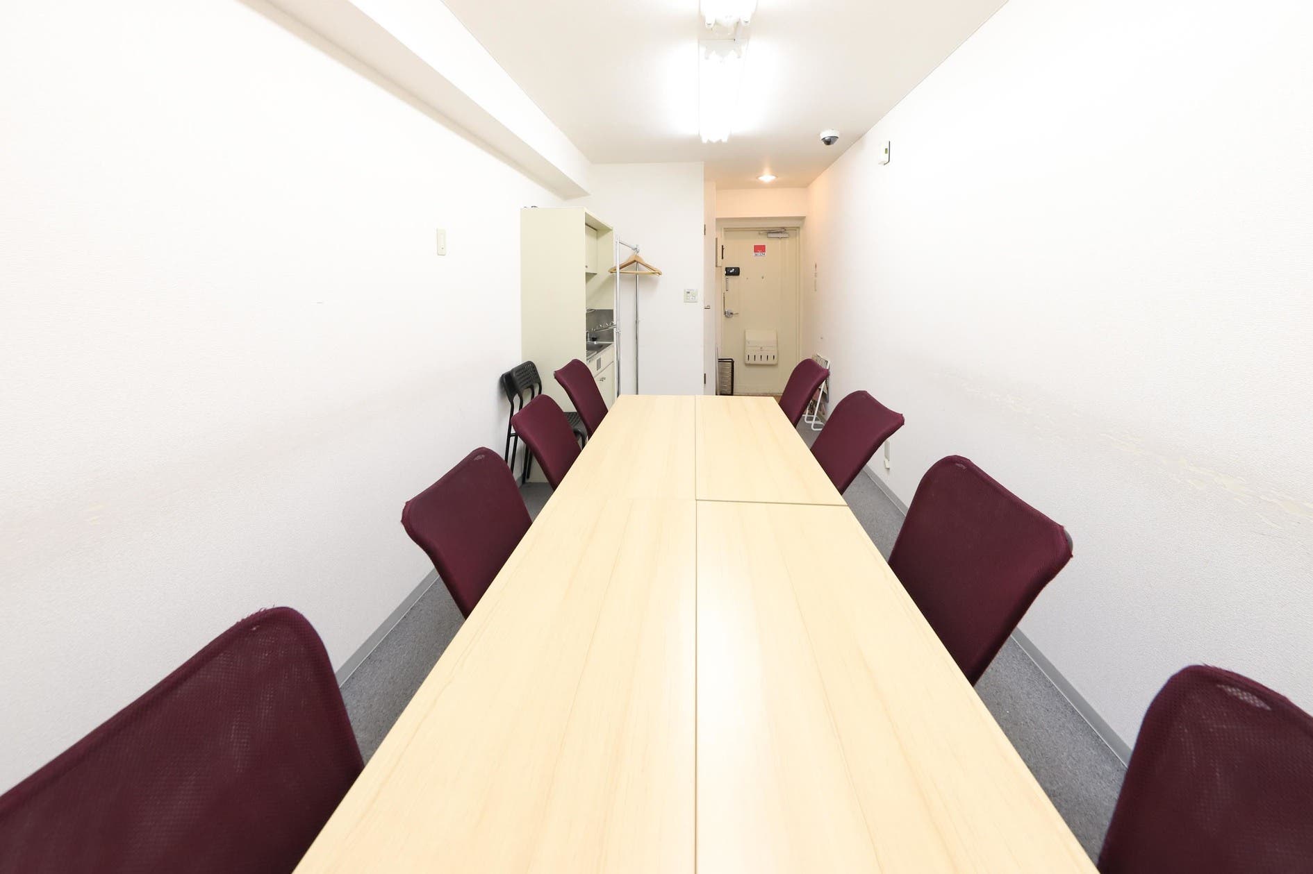 【新宿駅新南口1分！新宿三丁目駅E6出口30秒！10名利用可！】WiFi・ホワイトボード全て無料！コモンズ会議室 新宿高島屋前の写真5