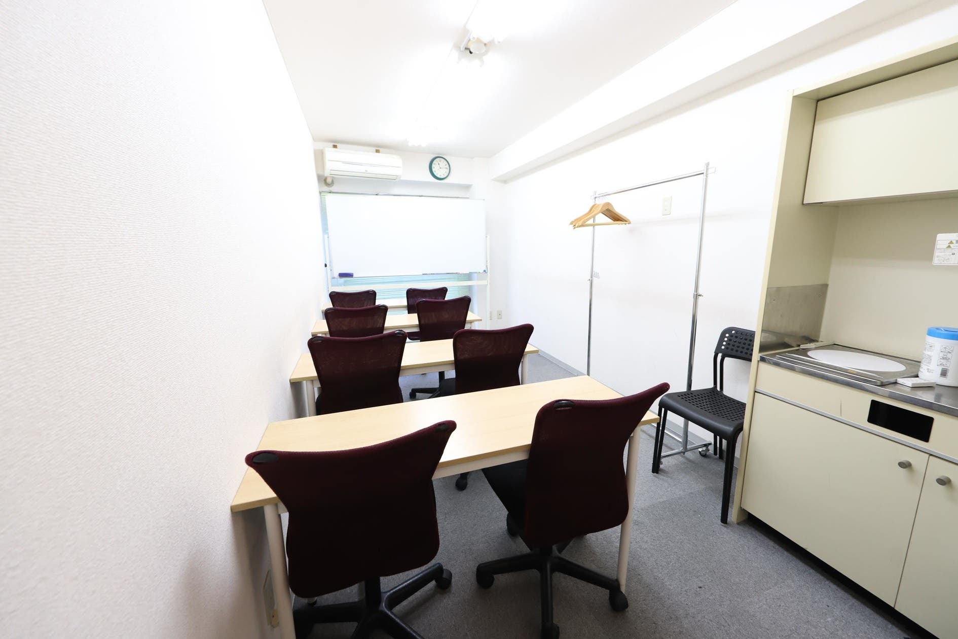 【新宿駅新南口1分！新宿三丁目駅E6出口30秒！10名利用可！】WiFi・ホワイトボード全て無料！コモンズ会議室 新宿高島屋前の写真10