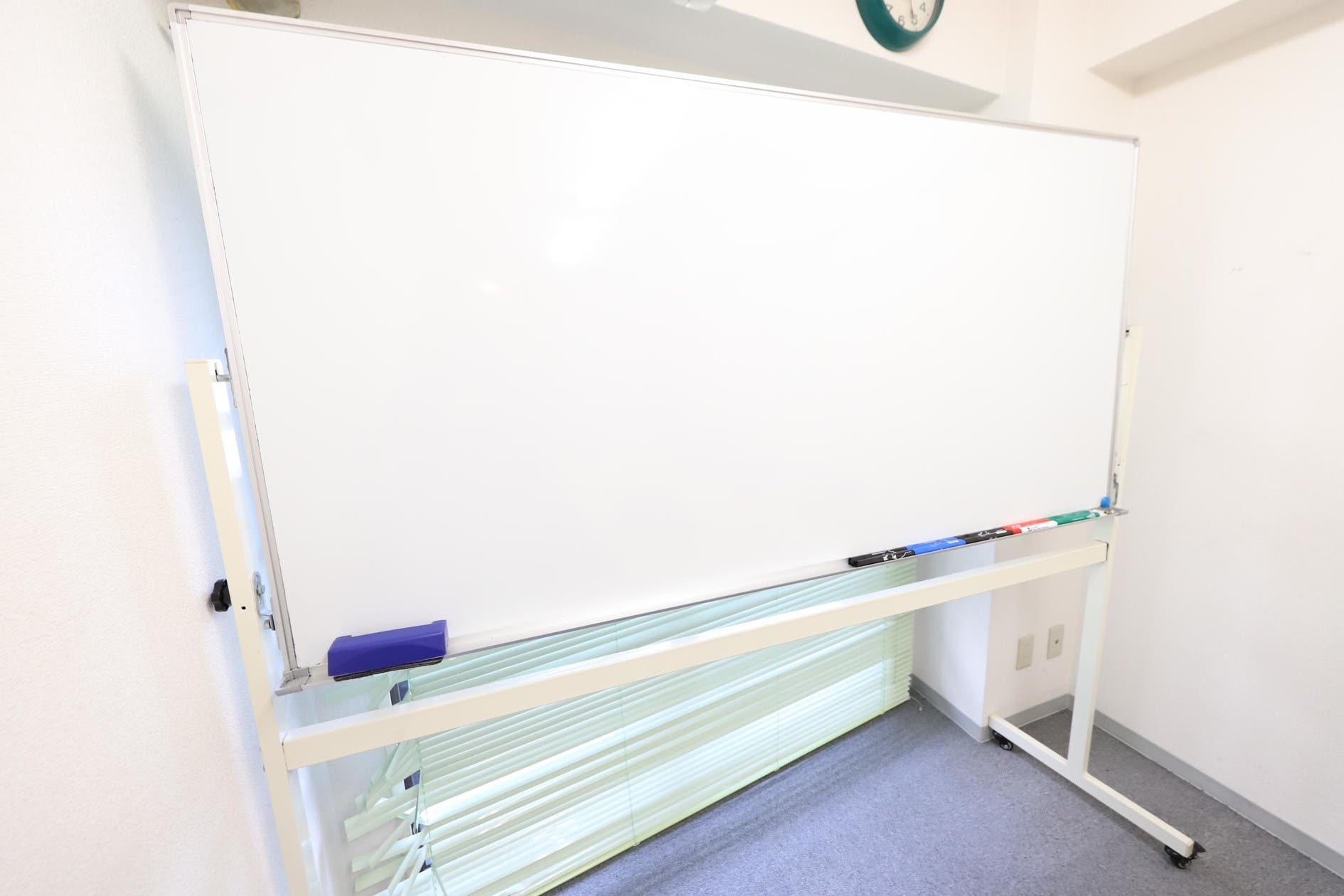 【新宿駅新南口1分！新宿三丁目駅E6出口30秒！10名利用可！】WiFi・ホワイトボード全て無料！コモンズ会議室 新宿高島屋前の写真13