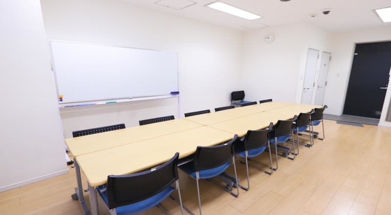 【田町駅三田口5分！三田駅A3出口4分！15名利用可】ホワイトボード完備！リモートワーク、WEB会議に！コモンズ会議室 田町三田