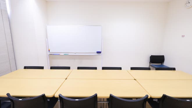 【田町駅三田口5分!三田駅A3出口4分!15名利用可】ホワイトボード完備!リモートワーク、WEB会議に!コモンズ会議室 田町三田の写真2