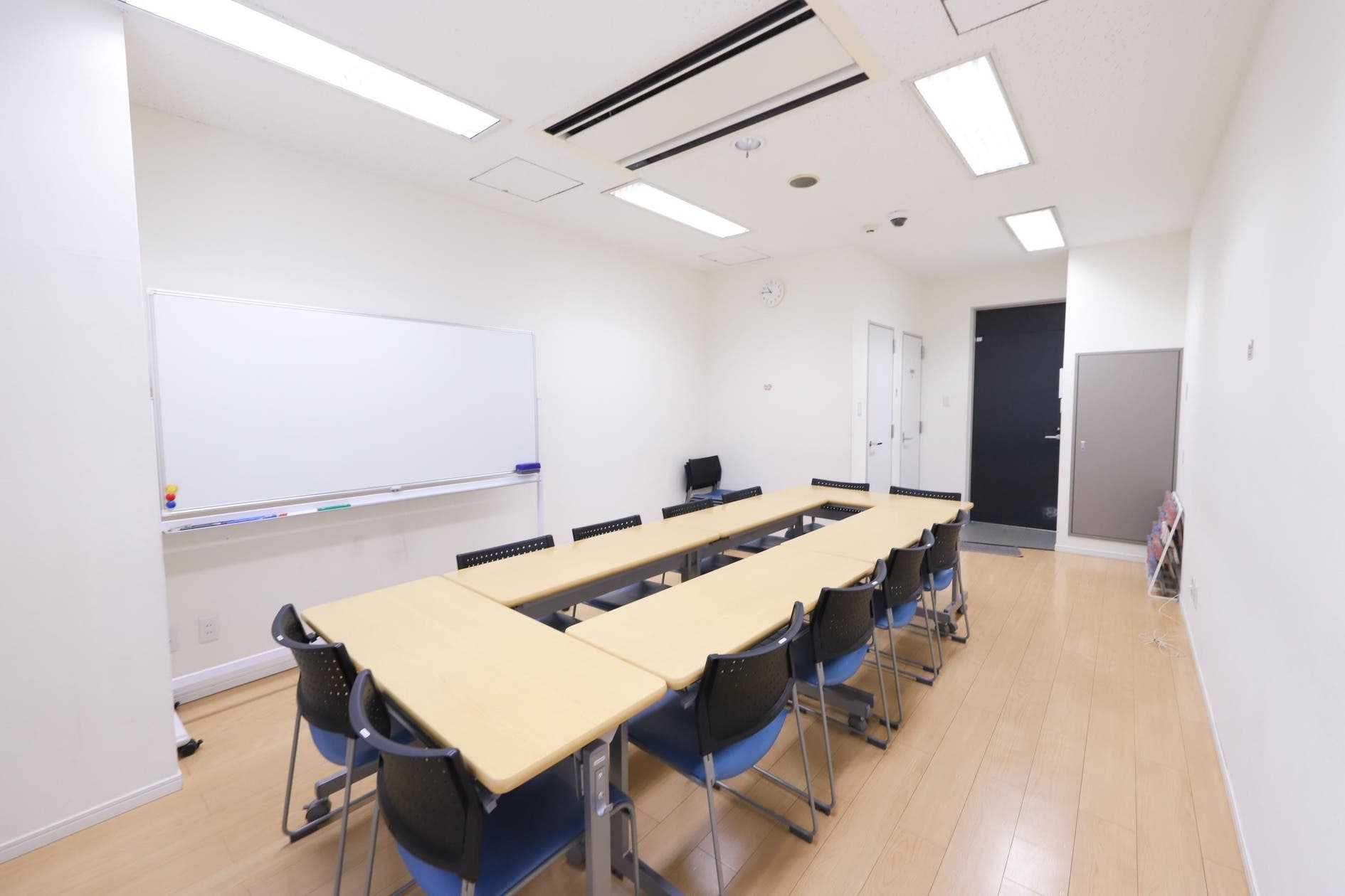 【田町駅三田口5分！三田駅A3出口4分！15名利用可】ホワイトボード完備！リモートワーク、WEB会議に！コモンズ会議室 田町三田の写真6