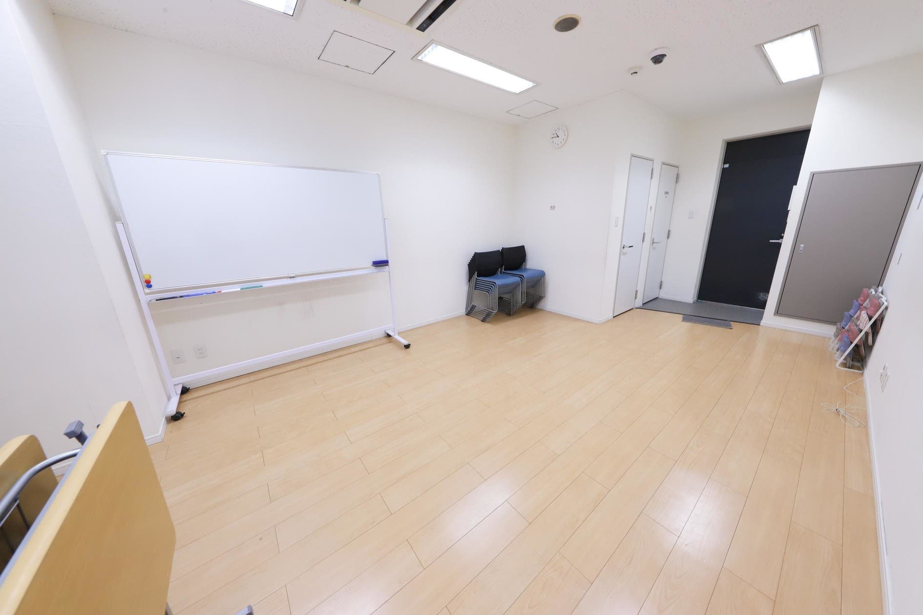 【田町駅三田口5分！三田駅A3出口4分！15名利用可】ホワイトボード完備！リモートワーク、WEB会議に！コモンズ会議室 田町三田の写真18