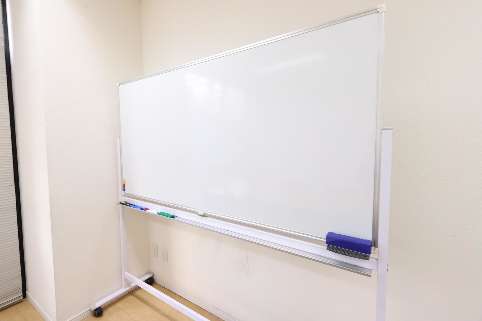 【田町駅三田口5分！三田駅A3出口4分！15名利用可】ホワイトボード完備！リモートワーク、WEB会議に！コモンズ会議室 田町三田の写真20