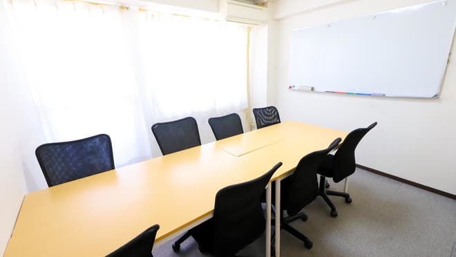 【特別価格!池袋駅5分!12名利用可!】完全個室!綺麗な室内!ホワイトボード完備!コモンズ会議室 池袋東口の写真1
