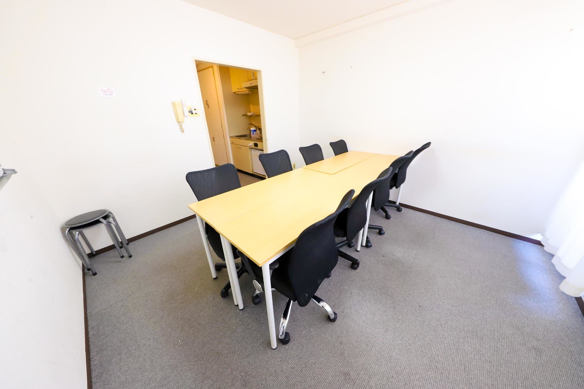 【特別価格！池袋駅5分！12名利用可！】完全個室！綺麗な室内！ホワイトボード完備！コモンズ会議室 池袋東口の写真5