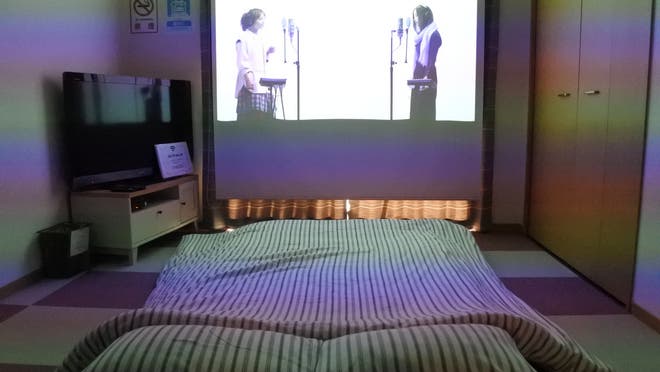 ②【大型スクリーンで映像鑑賞🎬】博多再認識!各種VOD視聴📺ヲタ活・推しメン誕生日会🎉少人数でまったり時間にも🎵の写真5