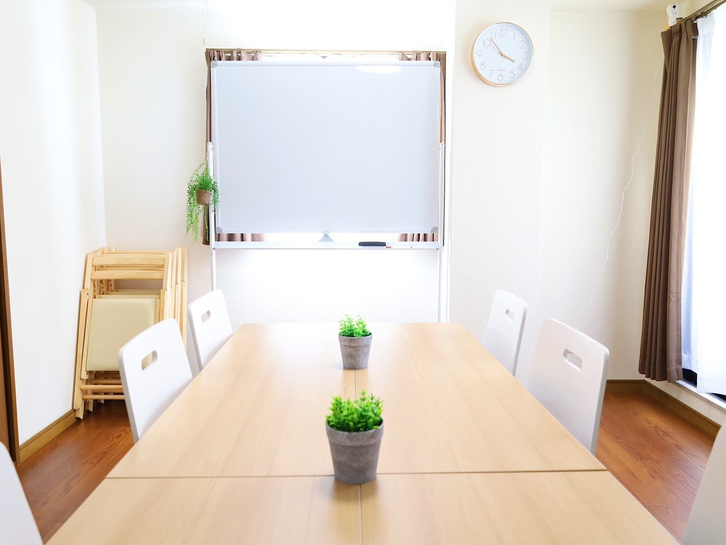 【柏駅4分！12名利用可！】3/20オープン！WiFi・プロジェクター・ホワイトボード全て無料！ふれあい貸し会議室 柏Bの写真5