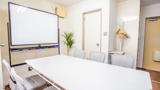 【新宿三丁目駅E2出口1分!新宿駅6分!8名】完全個室!綺麗な室内!WiFi・ホワイトボード全て無料!コモンズ会議室 新宿三丁目の写真3