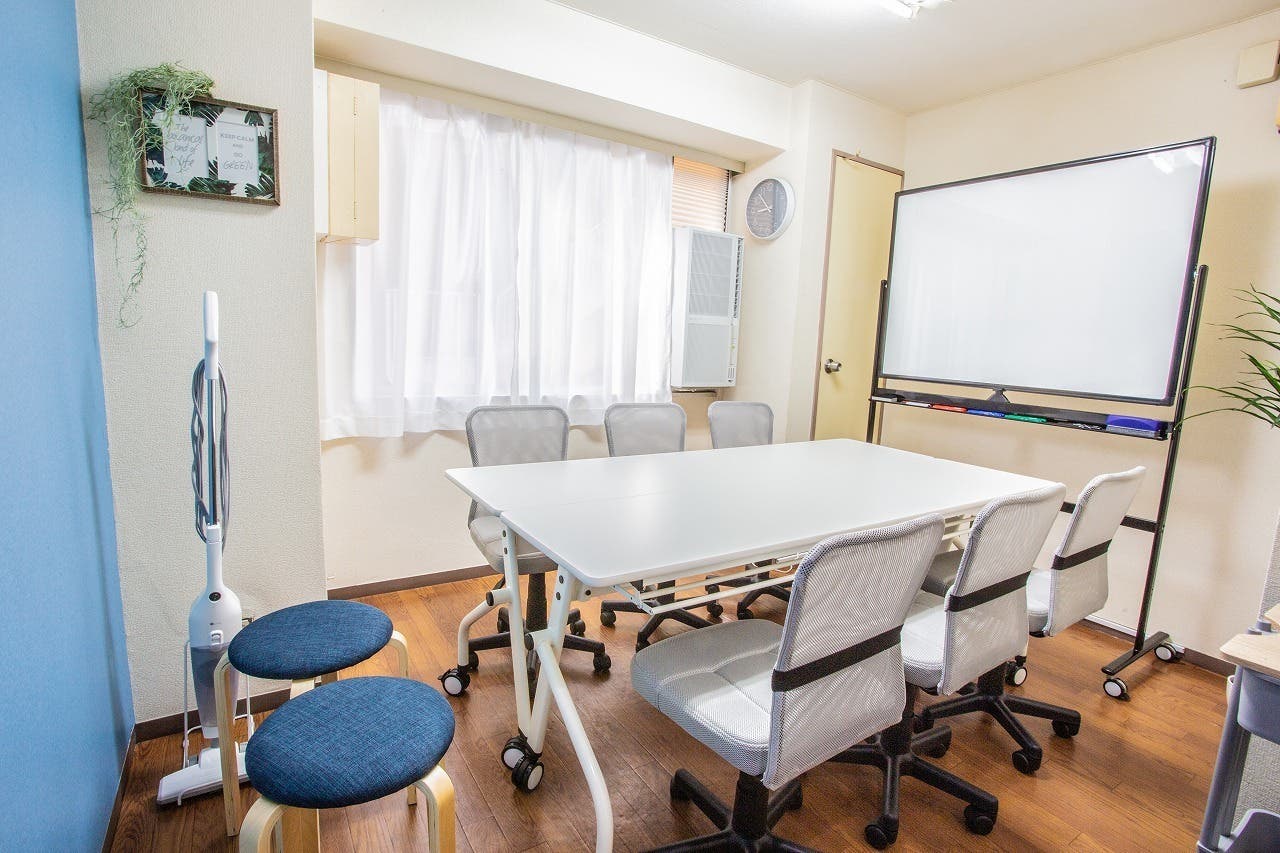 【新宿三丁目駅E2出口1分！新宿駅6分！8名】完全個室！綺麗な室内！WiFi・ホワイトボード全て無料！コモンズ会議室 新宿三丁目の写真11