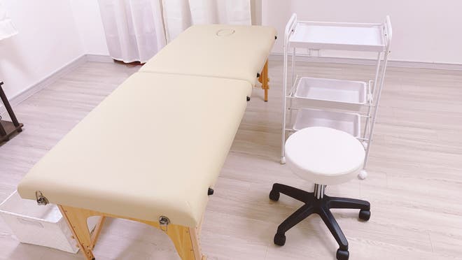 《サロン・ド・ビー》記念価格✨整体ベッド/スツール/ワゴン/Wi-Fi・音楽プレイヤー貸出無料!の写真1