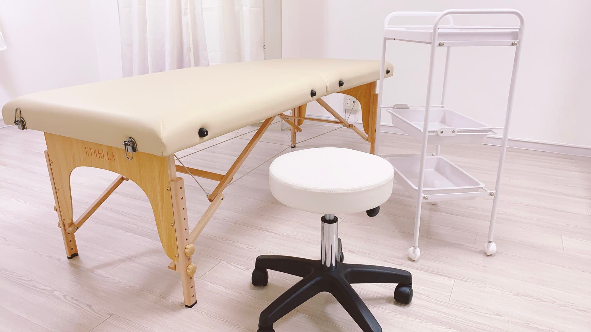 《サロン・ド・ビー》記念価格✨整体ベッド/スツール/ワゴン/Wi-Fi・音楽プレイヤー貸出無料！の写真3