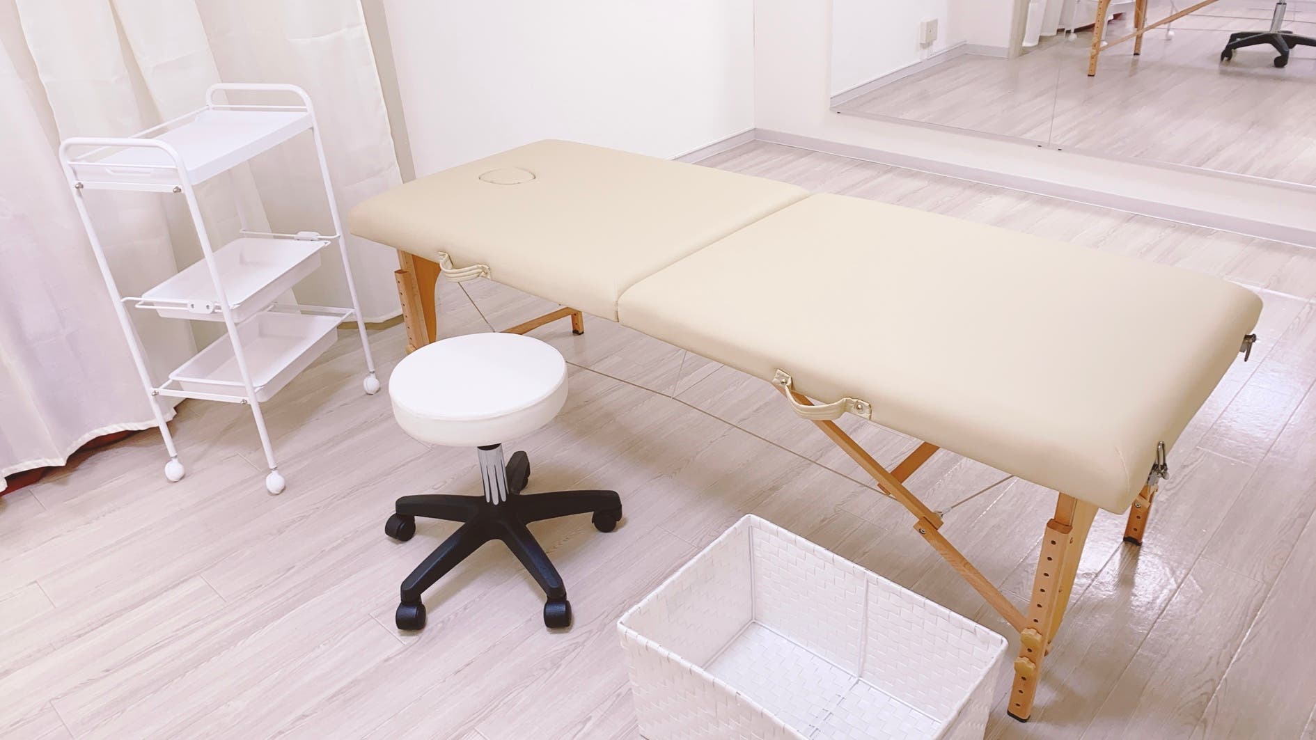 《サロン・ド・ビー》記念価格✨整体ベッド/スツール/ワゴン/Wi-Fi・音楽プレイヤー貸出無料！の写真5