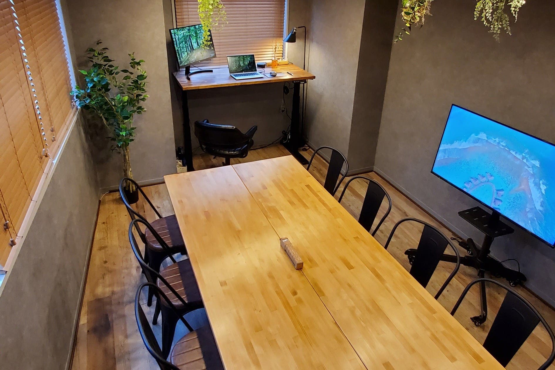 【カフェ風】充実設備🚃北浜5分👢土足OK✨光&有線LAN🪞ミラー🎥プロジェクタ☀二面採光🖥️モニター4台【会議室】の写真12