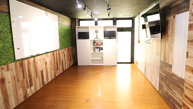 小田原駅前レンタルスペース。NURO光(超高速Wifi)大型モニター・プロジェクター完備。生産性爆上げ環境を。の写真3