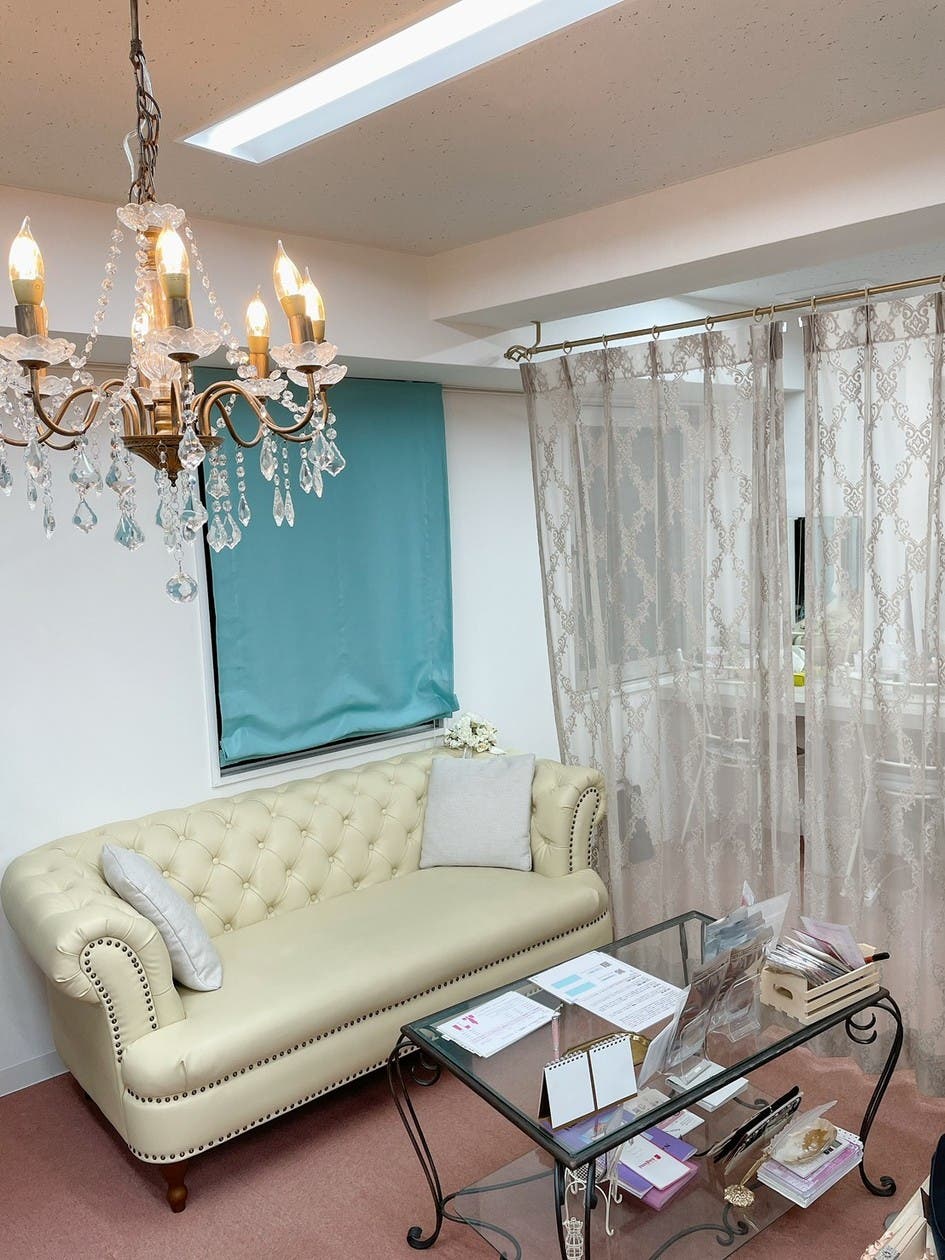 自然光の入るヘアセットブース！ヘアメイク・メイクレッスン・ネイル・パーソナルカラー診断・パウダールーム利用に！の写真12