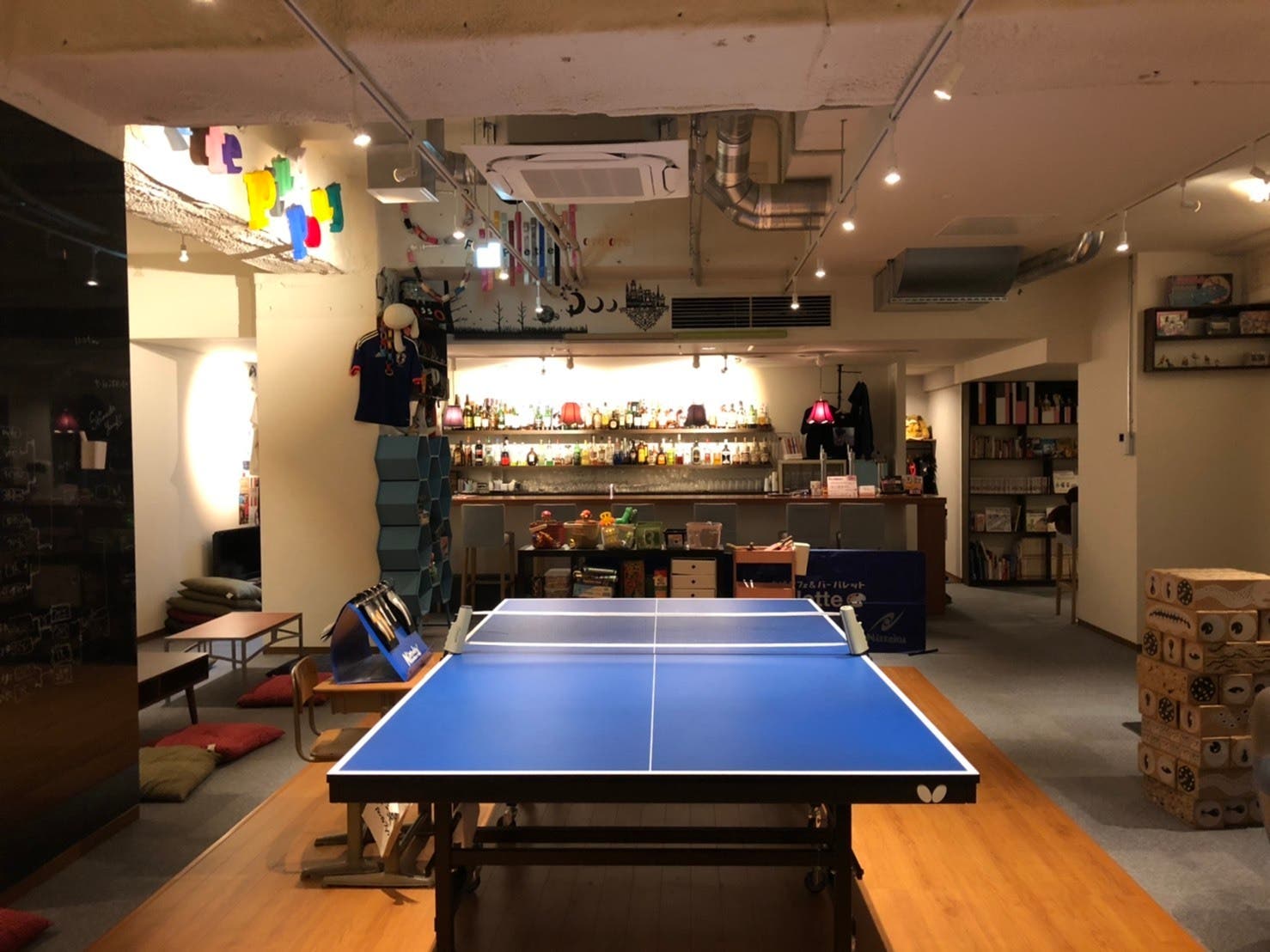卓球バー　パレット本町店　卓球台も使えるレンタルスペース　会議などにも広々スペース　照明調節　プロジェクタの写真3