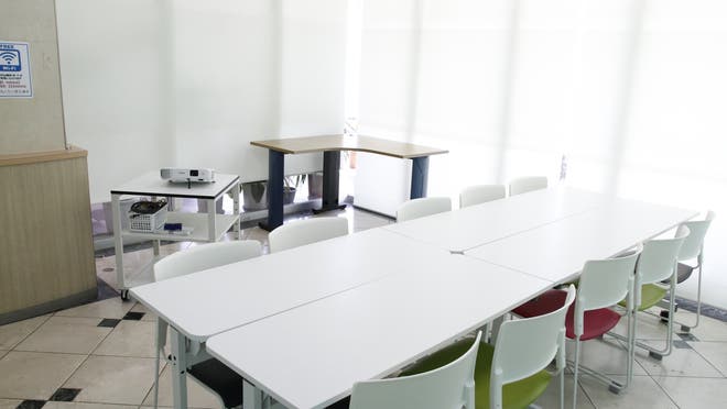 【小禄駅徒歩2分】定員10+α名!プロジェクター含む備品・高速Wi-Fi無料!小禄202会議室の写真8